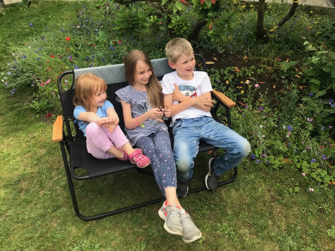 "James" - die kleine Outdoorbank: mit „James“ in freier Natur gut sitzen!